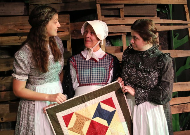 “Quilters” offers a memorable lesson on frontier life | Raising Arizona ...